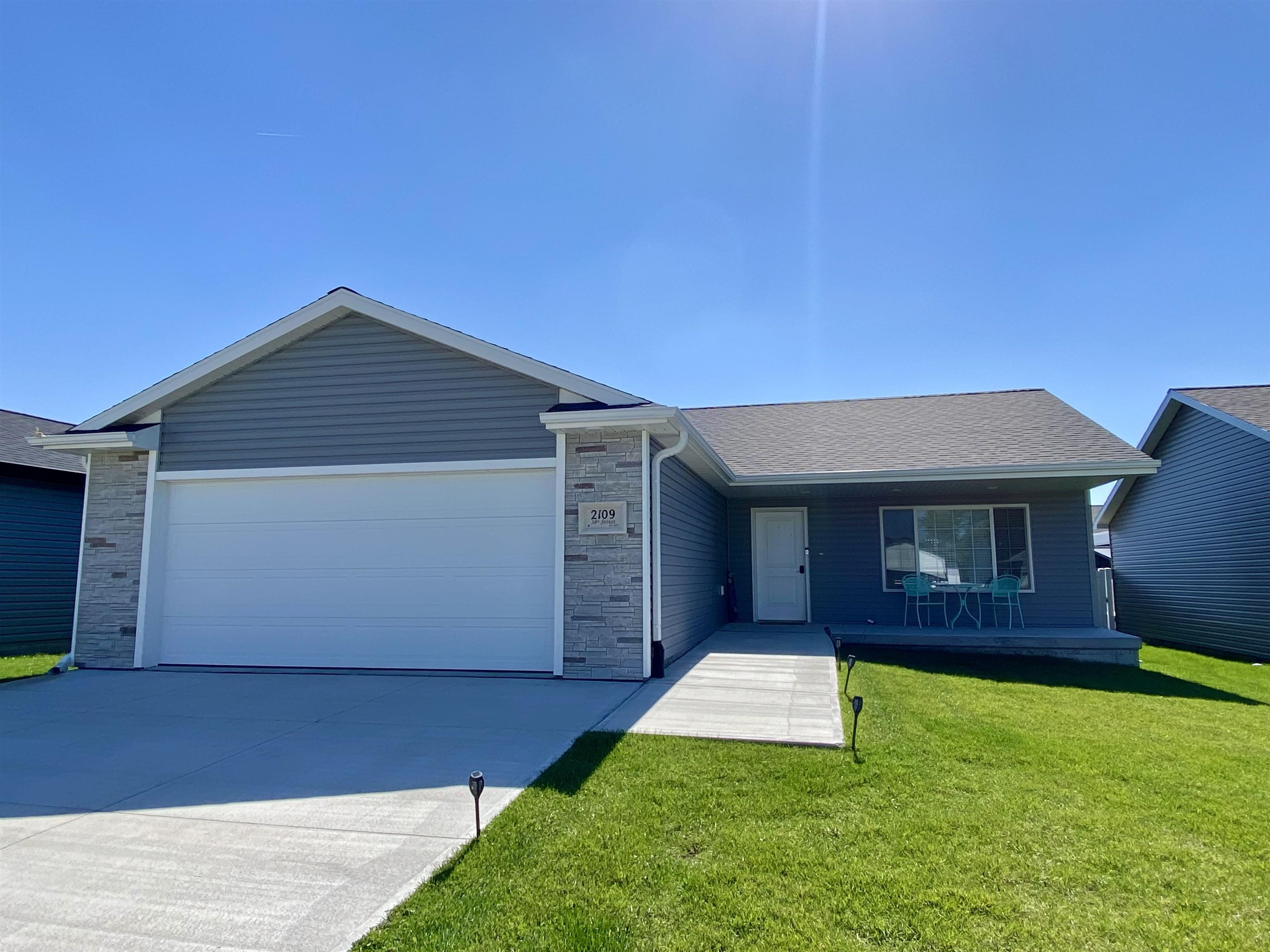 Residential for Sale - - 2 Bedrooms - 2 Bathrooms - Price $352,000