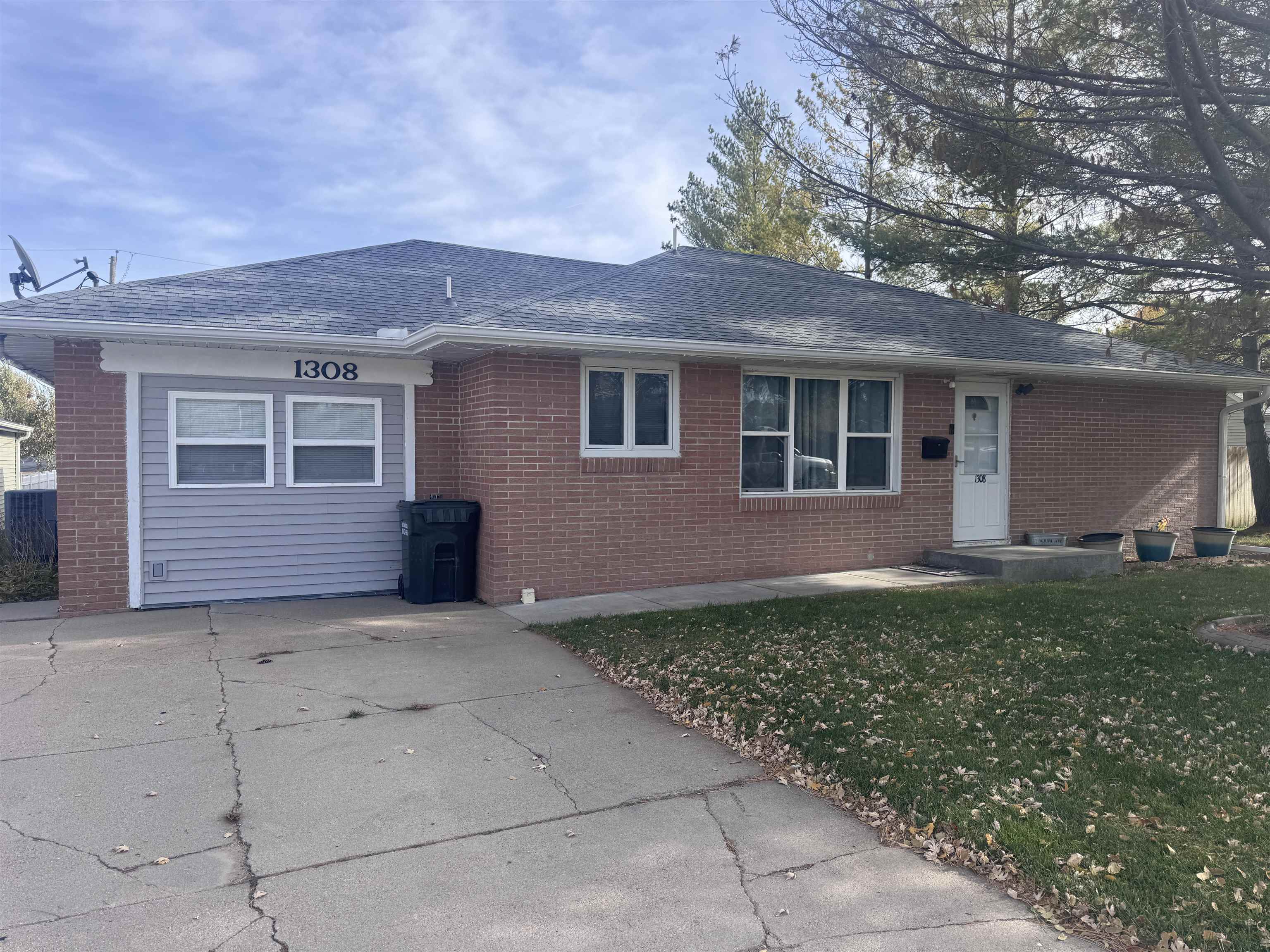 Residential for Sale - - 3 Bedrooms - 2 Bathrooms - Price $265,000